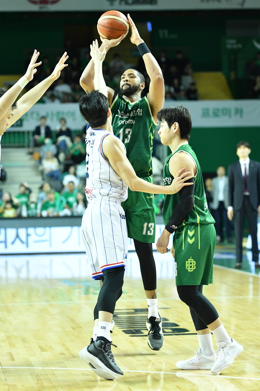 '라건아·송교창 56점 합작' KCC, 정규 시즌 1위 DB도 눌렀다…4강 1차전 승리