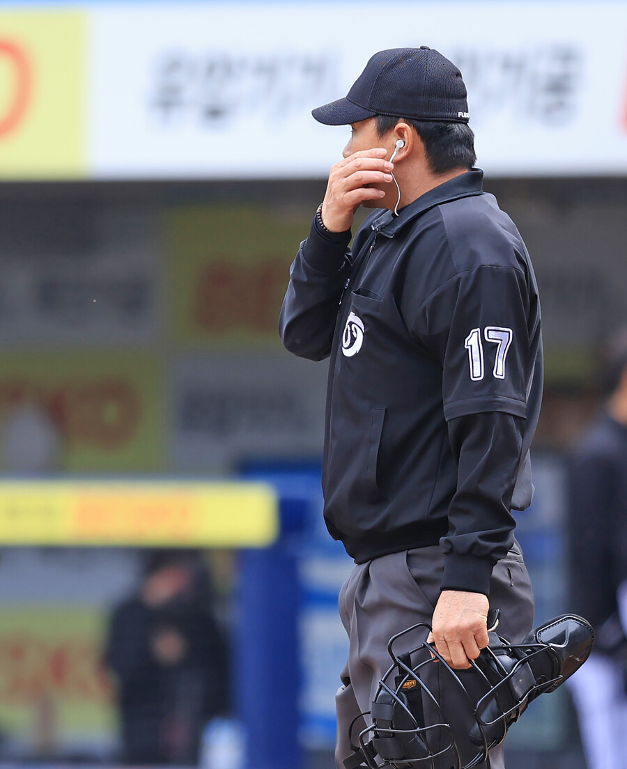 "리그 공정성 훼손" 사상 초유 심판 해고 사태…왜 '오심 장본인'은 해고 철퇴 피했나