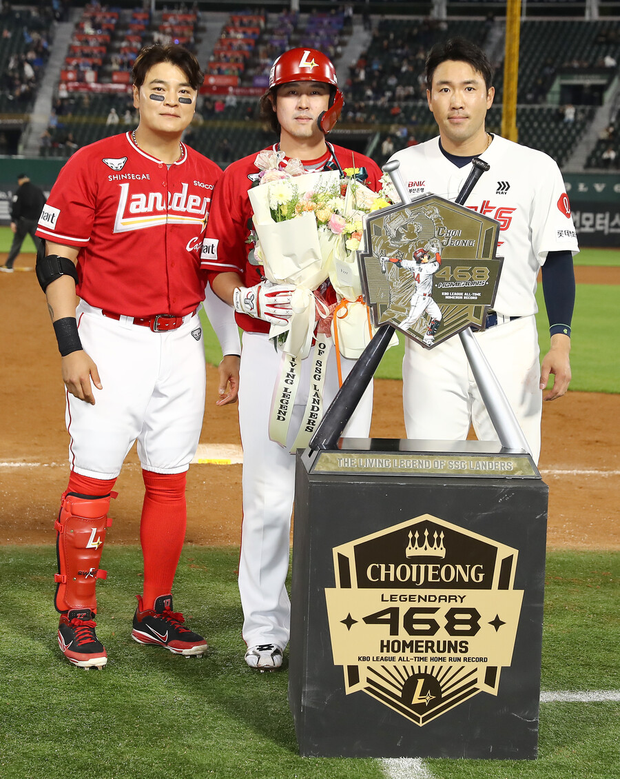 '롯데 또 대기록 희생양' 최정 468홈런 발사 韓 신기록, 이승엽 넘어 역대 1위로