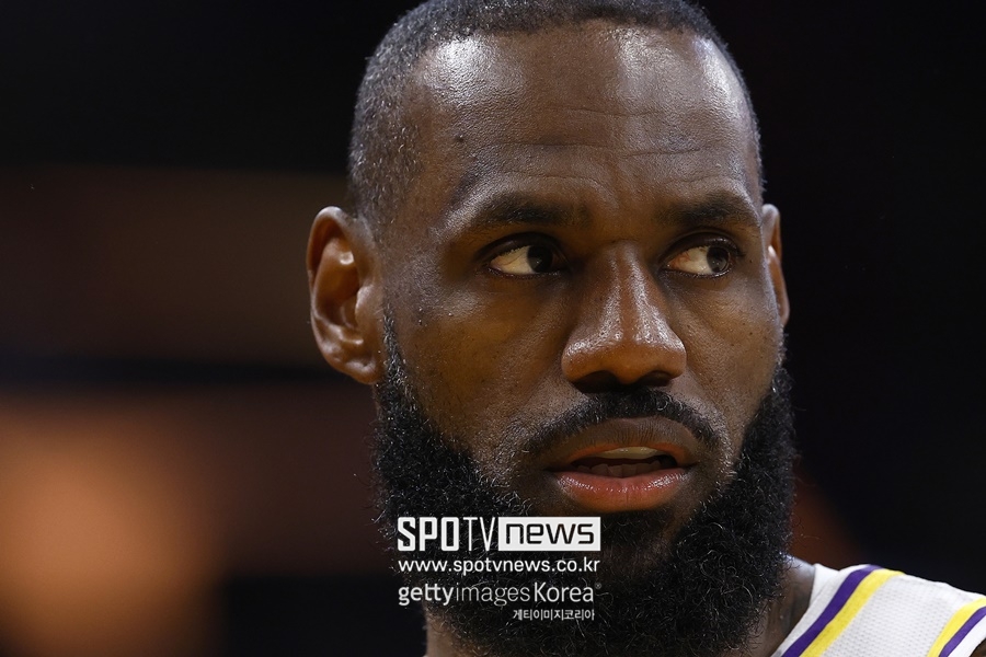 르브론, 또 덴버에 막혀 시즌 아웃…LA 레이커스 1-4로 PO 1라운드 탈락