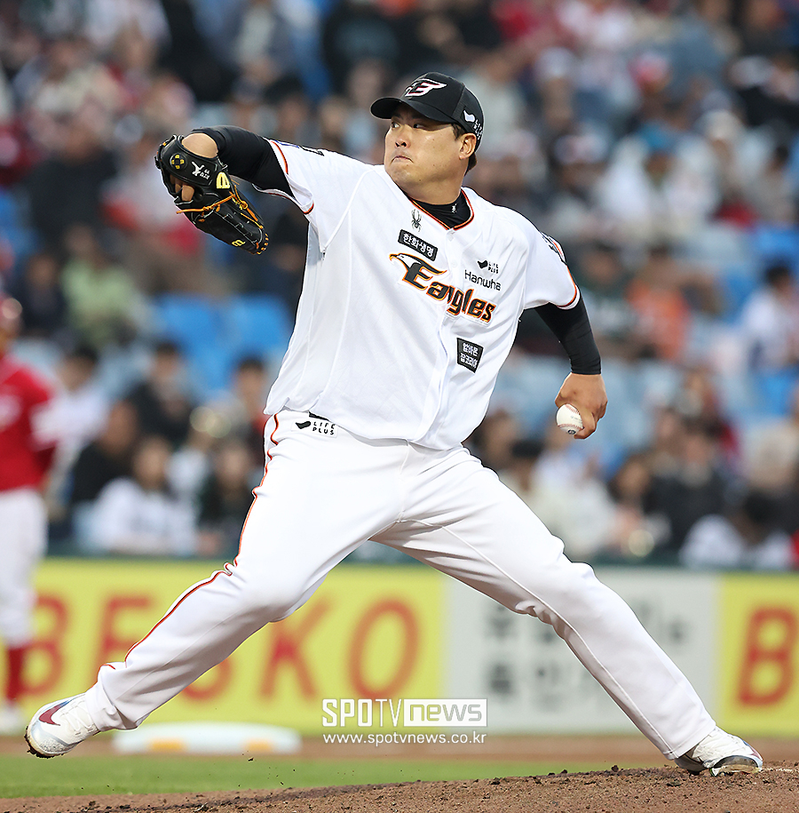 류현진 드디어 KBO 100승 달성, 노시환이 축포 쐈다… 한화, SSG에 완승하고 반등 발판 [대전 게임노트]