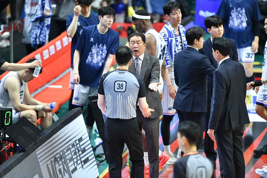 '슈퍼팀 증명했다' KCC, 13년 만에 프로농구 우승…KT와 챔프전 4승 1패