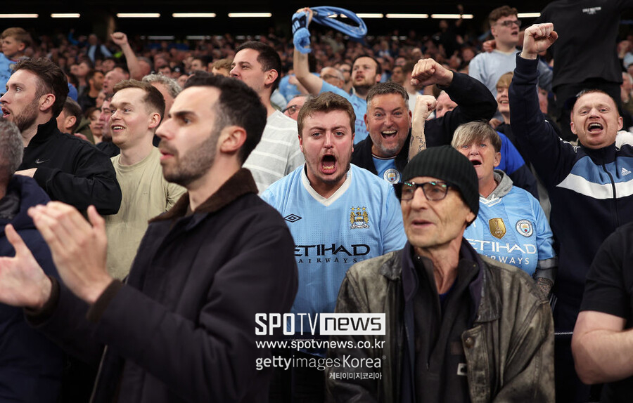 "우리도 박살 내줘, 맨시티!" 아스날, 왜 이렇게 적이 많나...맨시티 우승 도와주는 또 다른 '지역 라이벌' 등장