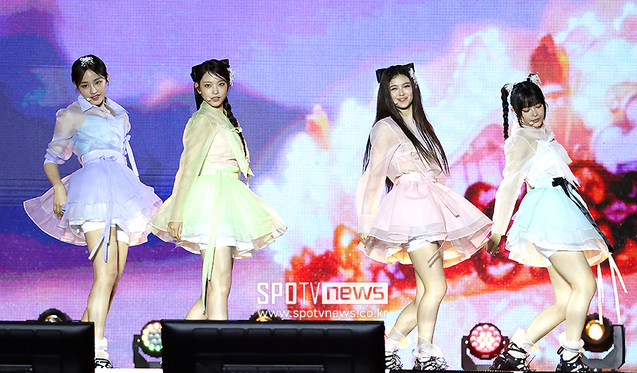 [포토S] 4색으로 경복궁 수놓은 뉴진스