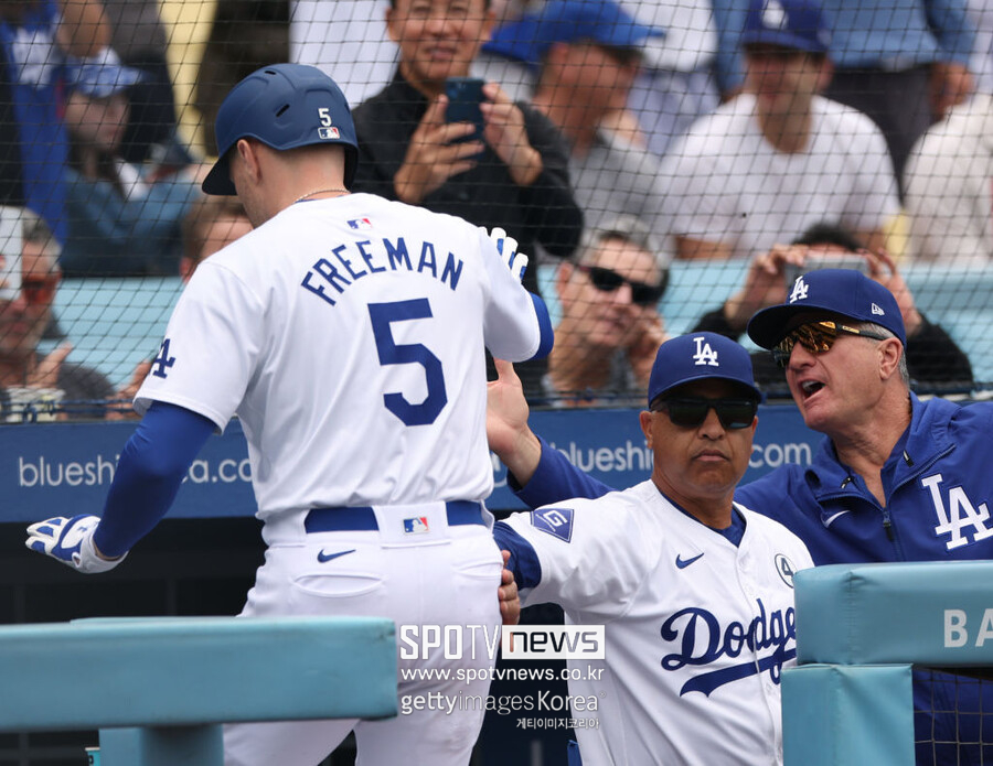 '세상에' 156km 영건이 다저스 ERA 1위라니…최저연봉급 투수의 대반란