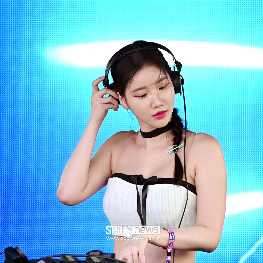 [포토]'울트라 뮤직 페스티벌'에서 무대 선보이는 DJ 미우
