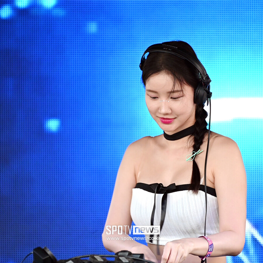 [포토]'울트라 뮤직 페스티벌'에서 무대 선보이는 DJ 미우