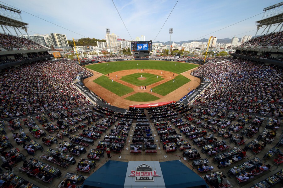 ‘순위 싸움+MZ 세대의 힘’ KBO 1000만 관중 시대도 꿈 아니다, 페이스가 꺾이지 않는다