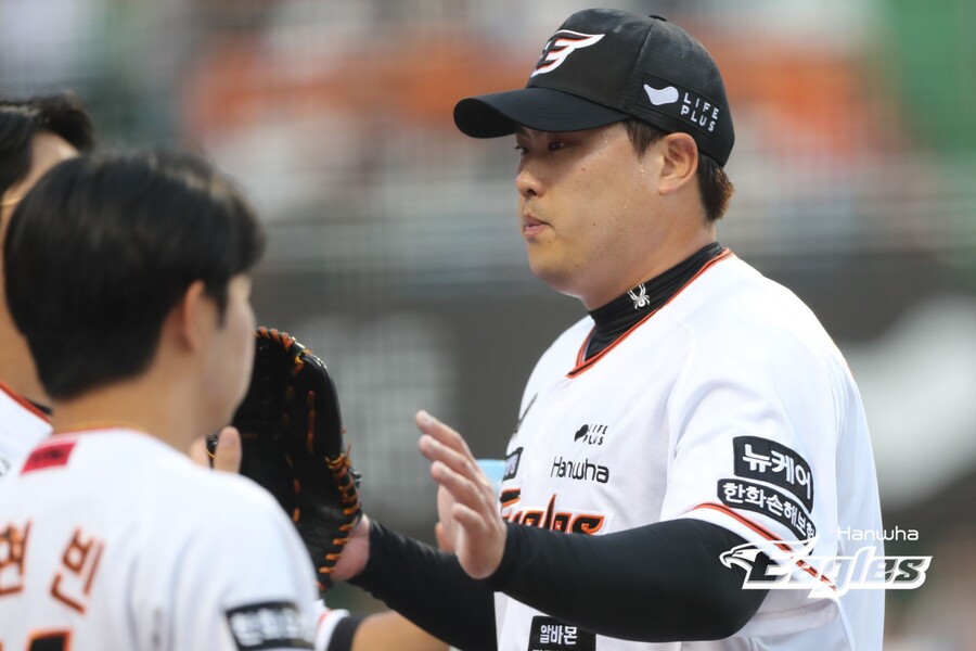 '148km' 류현진이 전반기 5승 밖에 못하다니…KKKKKKKK 명품투, 하지만 동료들 침묵에 눈물