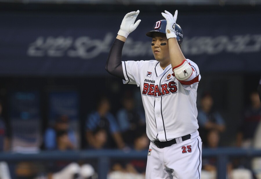 "日 대표팀에 홈런 친 그 선수와 함께…" 두산 151km 새식구가 기대하는 한 가지