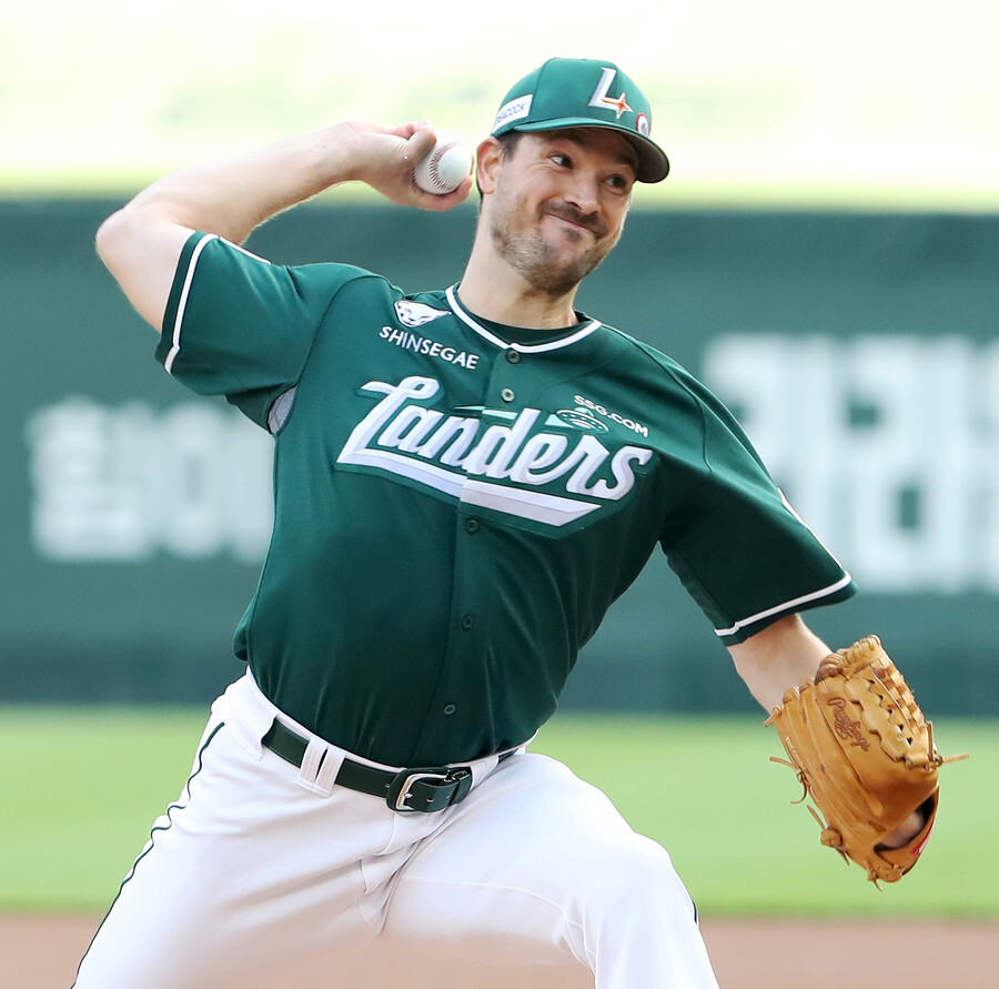 대체 외국인 성공신화 나오나…'155km+11K' 완벽투 “혼신의 힘을 다해 던졌다”