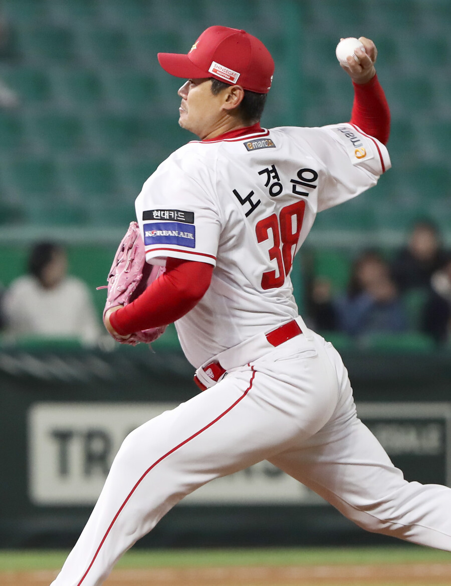 40살의 기적이 다가온다…SSG 노경은, 역대 최초 2년 연속 30홀드 보인다