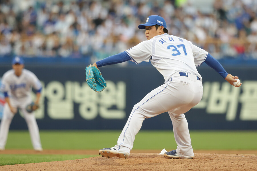 LG 157km 홀드왕 위력은 어디에…정우영 결국 2군행, 1군 엔트리 7명 빠졌다