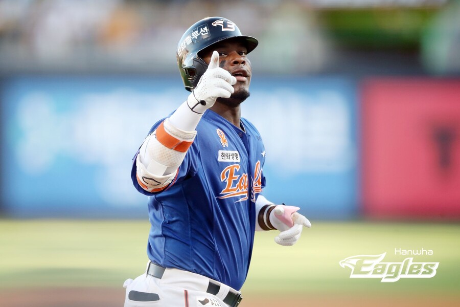 "몸이 뜨거웠다" 5타수 5삼진→3G 연속 홈런 불타는 페라자, 우천 중단에도 방망이 휘두르더니…