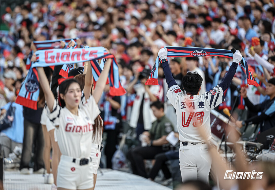'진짜 미쳤다' 6개 구단이 100만 관중 돌파한다고? KBO 900만 관중 시대, 교과서에 남을 야구 인기