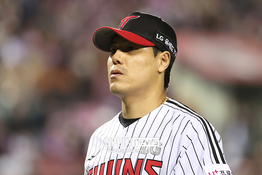 LG 방출신화 또 맞았다…결국 1군 투수코치 변경, 152km 우승청부사 불펜 대기 '승부수'