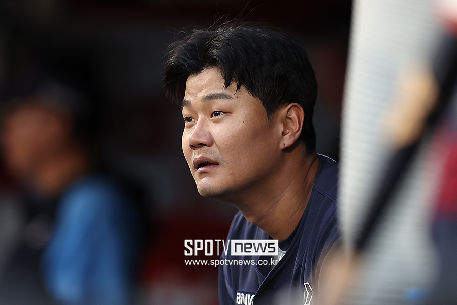 149km 강속구에 맞고 병원행…롯데 안도의 한숨, 17홈런 트레이드 보물 큰 부상 피했다