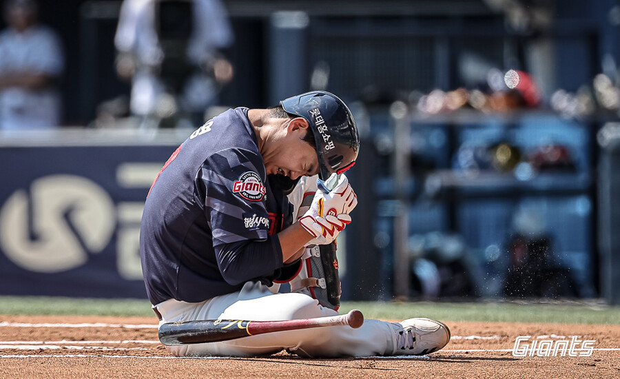 149km 강속구에 맞고 병원행…롯데 안도의 한숨, 17홈런 트레이드 보물 큰 부상 피했다