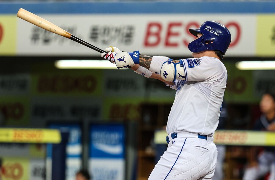 KBO 역대 3번째 400홈런 금자탑…박진만 감독 “박병호 500홈런 달성 응원해”