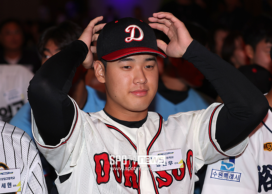 [2025 신인 드래프트] ‘좌완 파이어볼러’ 정현우 키움 간다, 156km 정우주 제치고 전체 1순위 영광