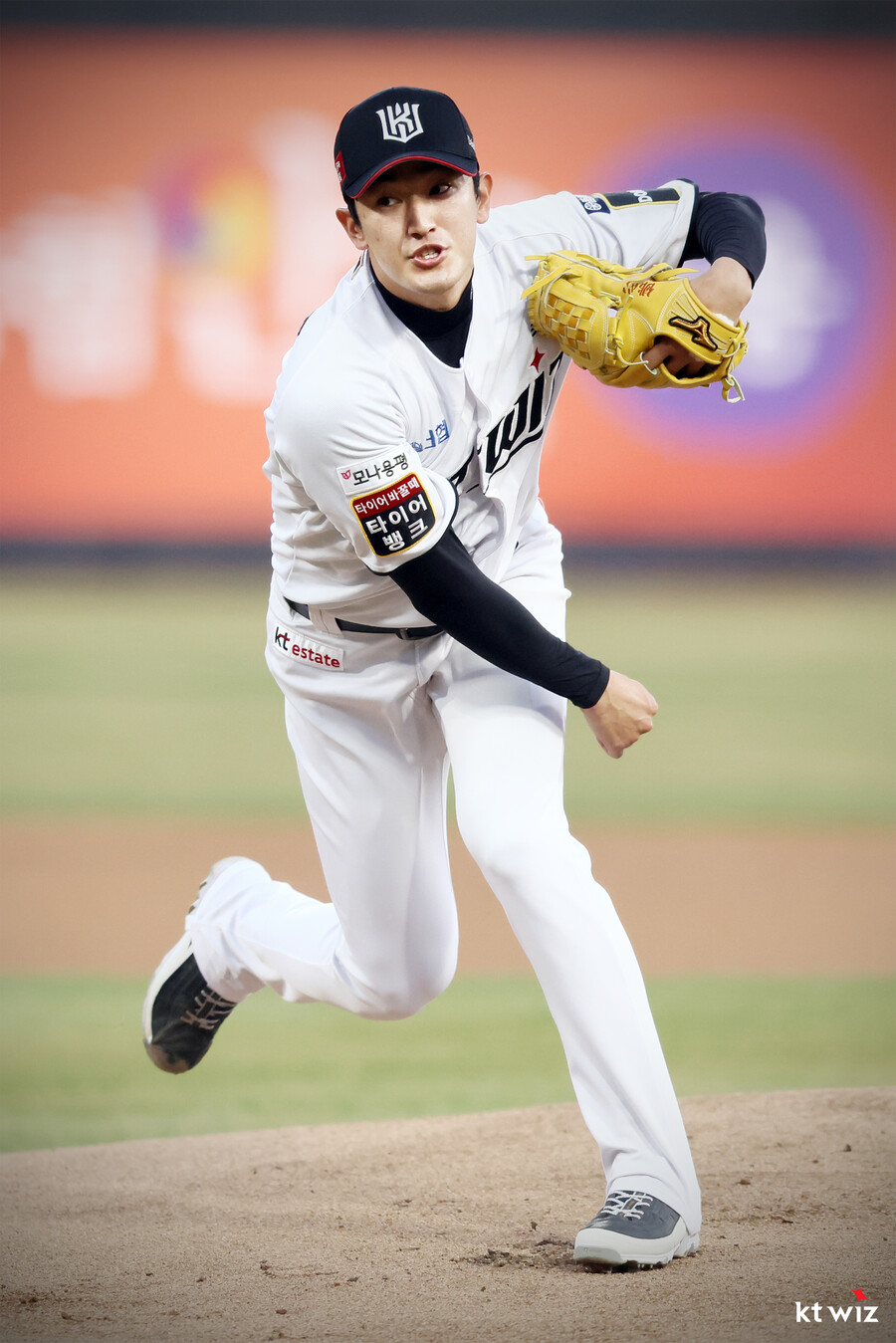 "고영표-벤자민 불펜 대기" vs "노경은 2이닝 불사"…KT-SSG 라인업 공개, KBO 최초 5위 결정전에 모든 것을 건다