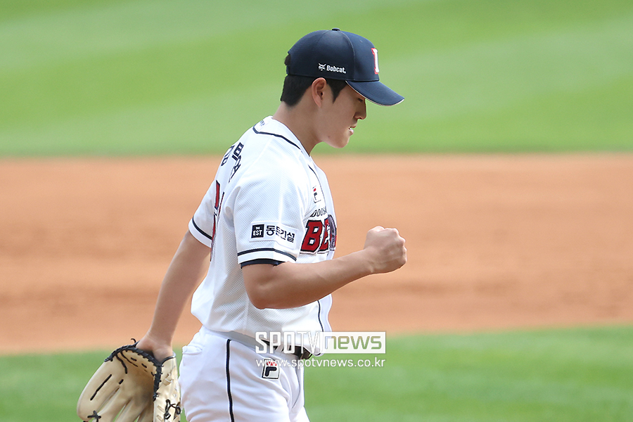 '7회 등판해도 152km' 19세 마무리의 가을 투혼, 32홈런 거포도 꼼짝 못했다