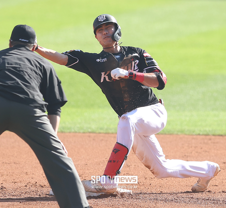 '이강철 신들렸다' 문상철 선제 2점포→불펜 완벽투…마법의 kt, LG까지 잡았다 [준PO1 게임노트]