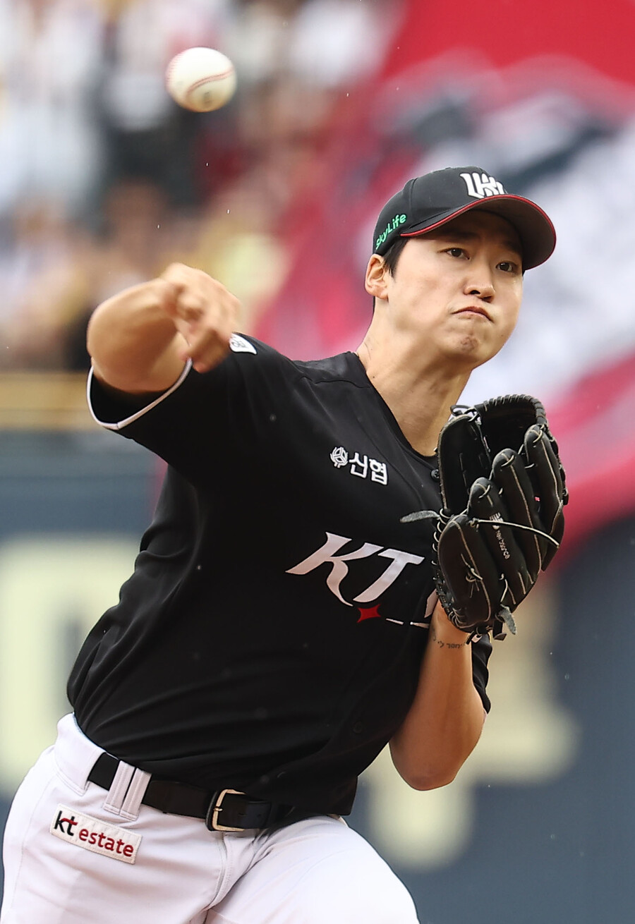 149km 던지면 뭐하나…13승 FA 최대어인데 4실점 붕괴, LG 발야구에 농락 당했다