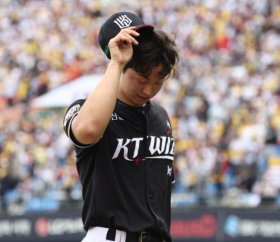 149km 던지면 뭐하나…13승 FA 최대어인데 4실점 붕괴, LG 발야구에 농락 당했다