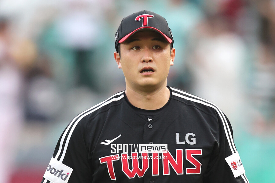 이제 78승 FA 최대어를 주목하라…공포 그 자체였던 148km 위력투, KS ⅓이닝 강판 굴욕 씻는다