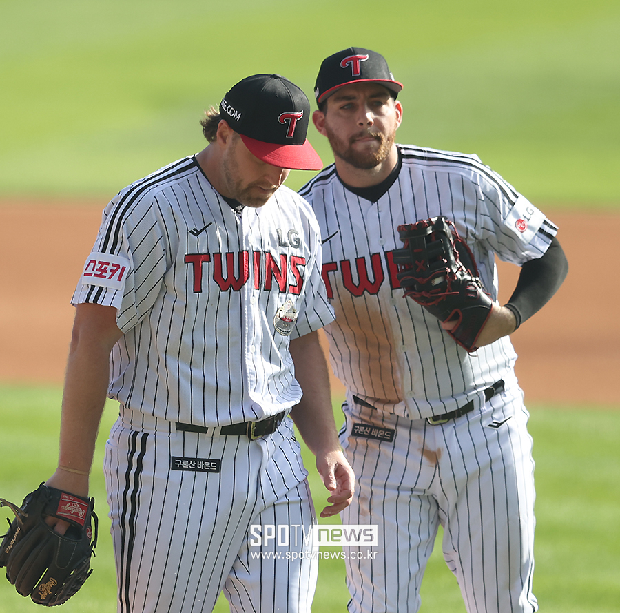 '12타수 무안타 타율 .000인데…' LG 또 4번타자 고집…염경엽 "오늘 하나 칠 것 같다"