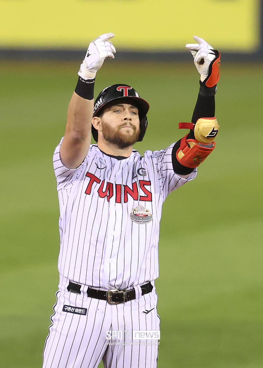 '삼성 기다려' 대구행 버스는 LG가 탄다…임찬규→손주영→엘리 철벽투 LG, kt 마법 잠재웠다 [준PO5 게임노트]