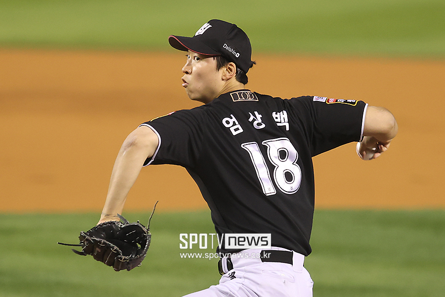 또 고개 숙인 13승 FA 최대어…148km 던져도 LG 타선 막을수 없었다