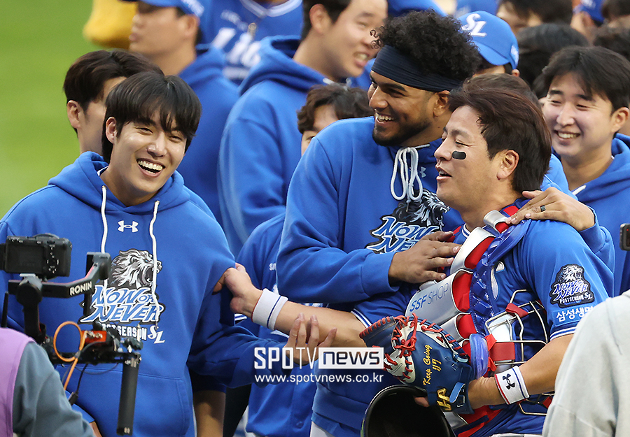 "아섭아 준우야, 너희도 할 수 있어"…'KBO 역대 최다' 2369G 강민호, 드디어 KS 데뷔한다 부럽지?