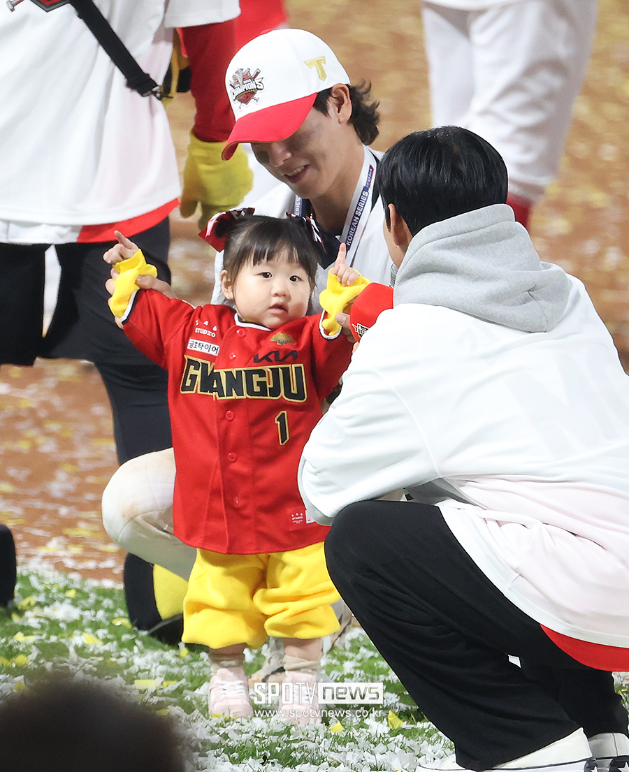 [포토S] 박찬호, '사랑스러운 딸과 함께 삐끼삐끼'