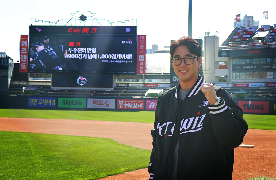 'FA 1호 계약 나왔다‘ 우규민 kt와 2년 7억원 도장…“내년 KS 진출에 기여하고파”
