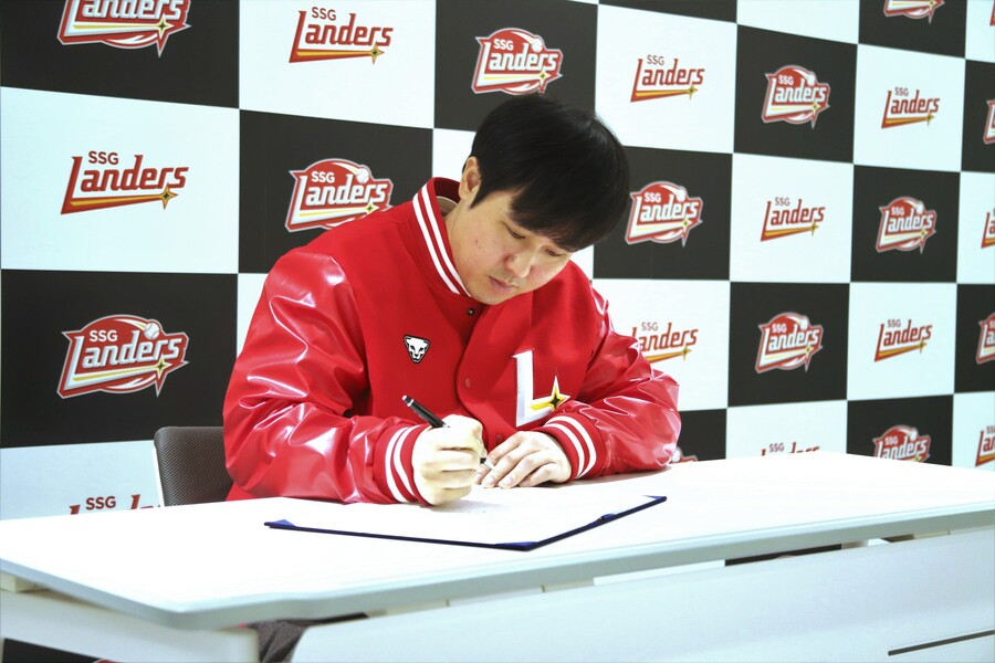 FA 누적 302억원 대박! 총액 규모 1위 경신…최정 “자부심 느껴, 더 발전하는 선수 되겠다”