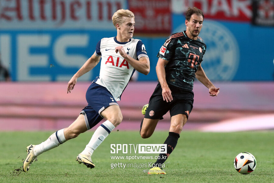 '얼굴은 잘생겼는데' 18세 초절정 꽃미남 향한 혹평 세례...현지 매체도 최저점 부여 "패스, 터치 모두 느슨"