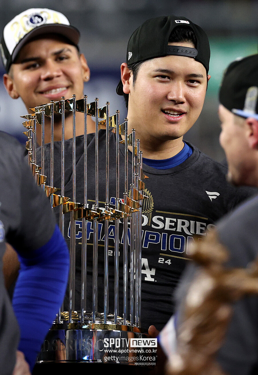 “다저스 또 WS 우승할 것” 美 2025시즌 예상 벌써 내놓았다, 핵심은 ‘투타겸업’ 오타니