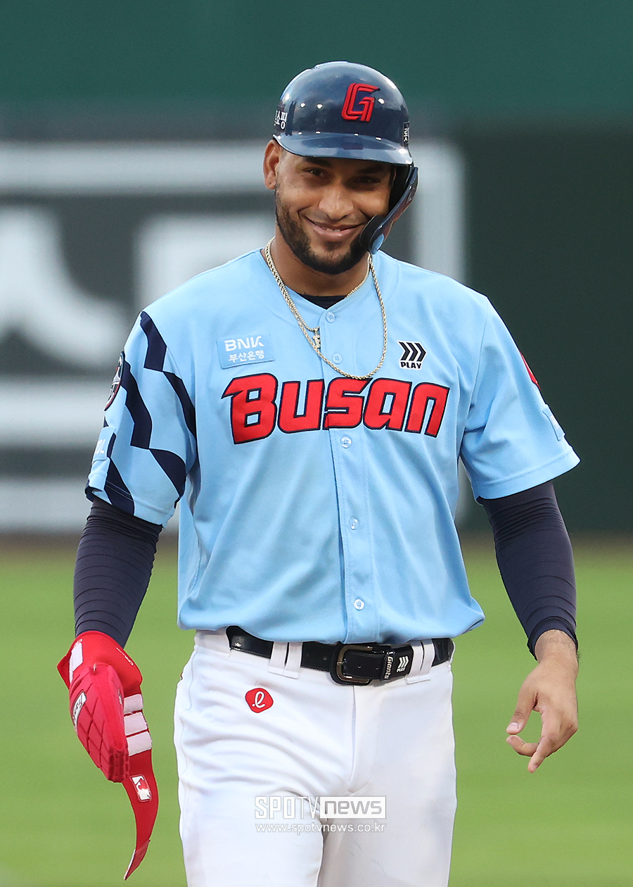 구자욱은 당선 확실? 타격왕-32홈런-202안타…누가 비운의 골든글러브 탈락자 되나