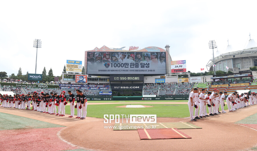 유행해서, 친구따라 왔다가, 컬래버 굿즈로 '입덕'…Z세대 여성들은 이렇게 야구에 빠진다 [천만사①]
