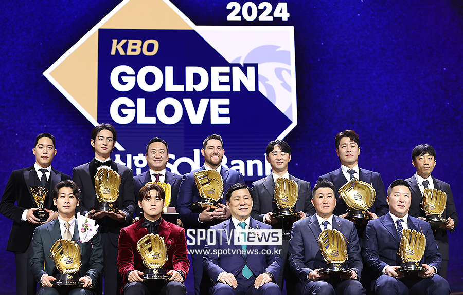 '역대급 전쟁' KIA 박찬호 생애 첫 GG 수상…김도영 97.2% 압도적 득표율 (종합)