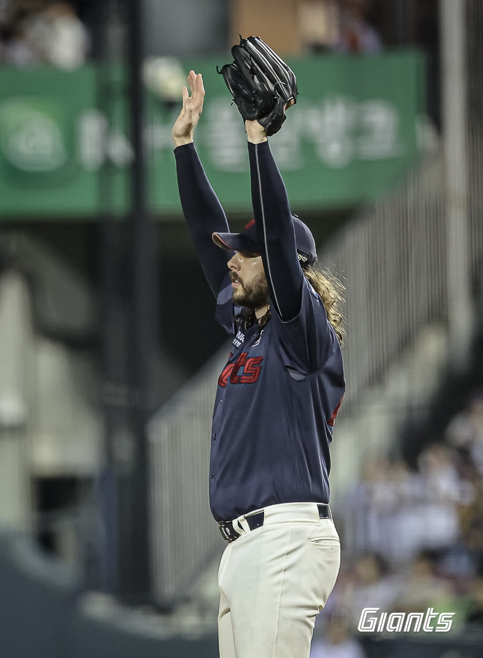 KBO 1등 했는데 재계약 좌절…사직예수 재취업 성공, ML 기록 형편없어도 데려간다