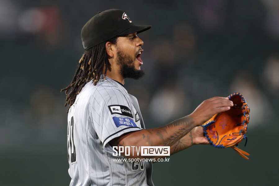 한화 153km 실패작 어디갔나 했더니…KBO 19승 경력, 대만 퉁이와 계약 '새 출발'