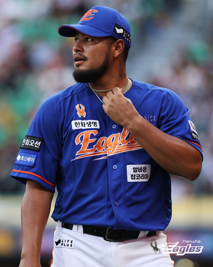 한화 153km 실패작 어디갔나 했더니…KBO 19승 경력, 대만 퉁이와 계약 '새 출발'