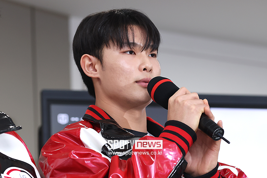 신인이 2월초에 151㎞이라니, 오버페이스 아냐? 그런데 "80~90% 맞춰서 하는 중"이라니