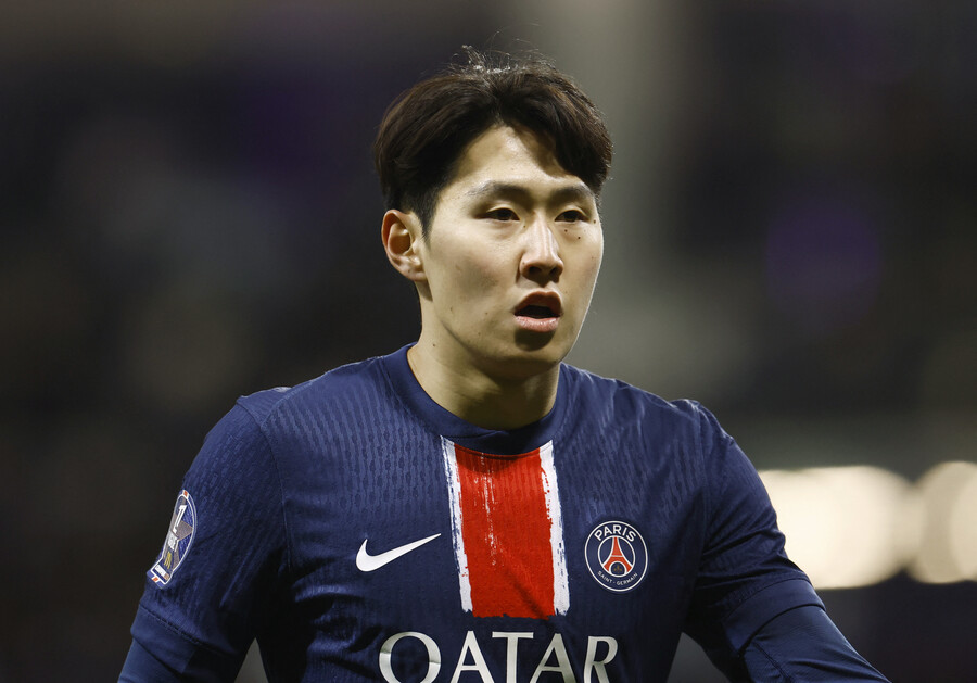 [UCL REVIEW] '이강인 교체 출전→골 기점 역할' PSG, 브레스투아에 7골 폭격…UCL 16강 진출 확정