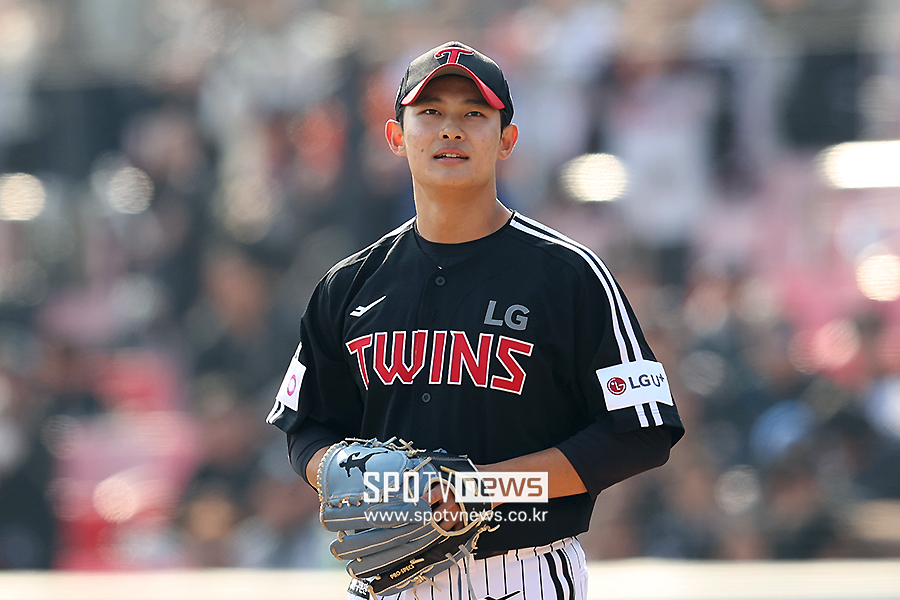 "뿌듯하다" 서울고 3학년 10반이 수원에서 만났다…kt LG 1R 신인, 시범경기 데뷔전 K 신고식