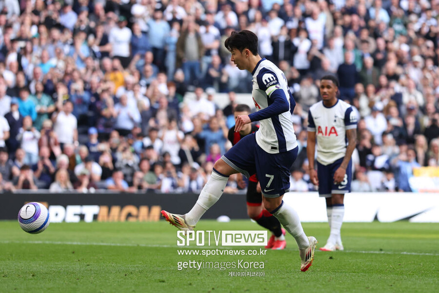 손흥민, 파넨카 킥으로 EPL 역사 새로 쓰다…127호골로 토트넘 레전드 킨 제치고 '리빙 레전드' 등극