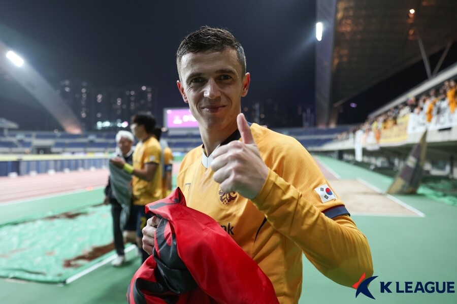 미운 오리에서 '광주 히어로'로…아사니 9골 폭발→"호날두보다 많아"